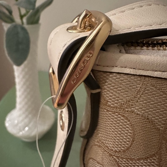 Coach | Bags | Nwt Coach Crossbody Light Khaki Signature Pattern Chalk ...